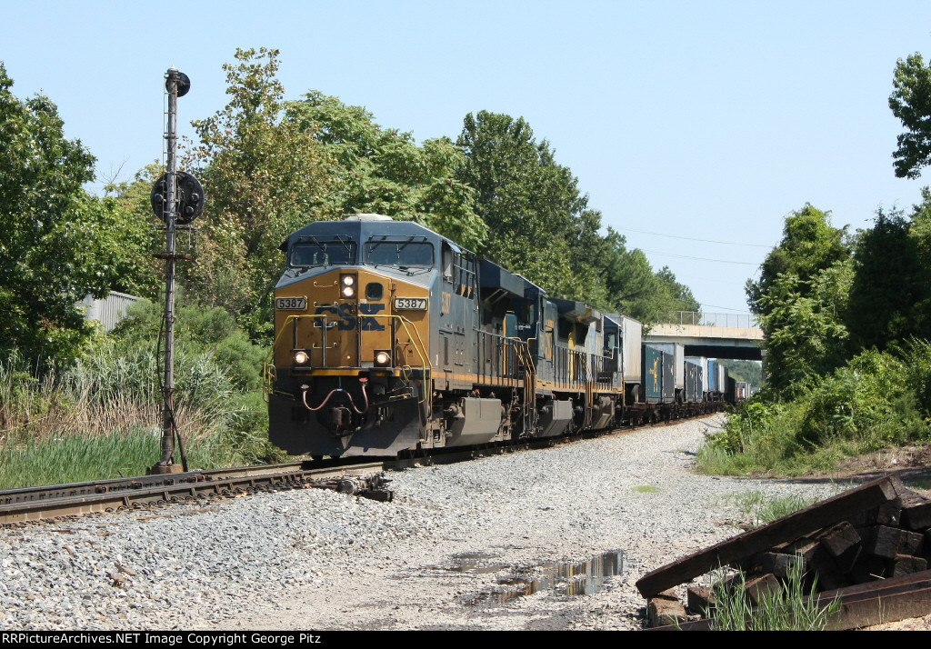 CSX train Q031 at Rossville interlocking